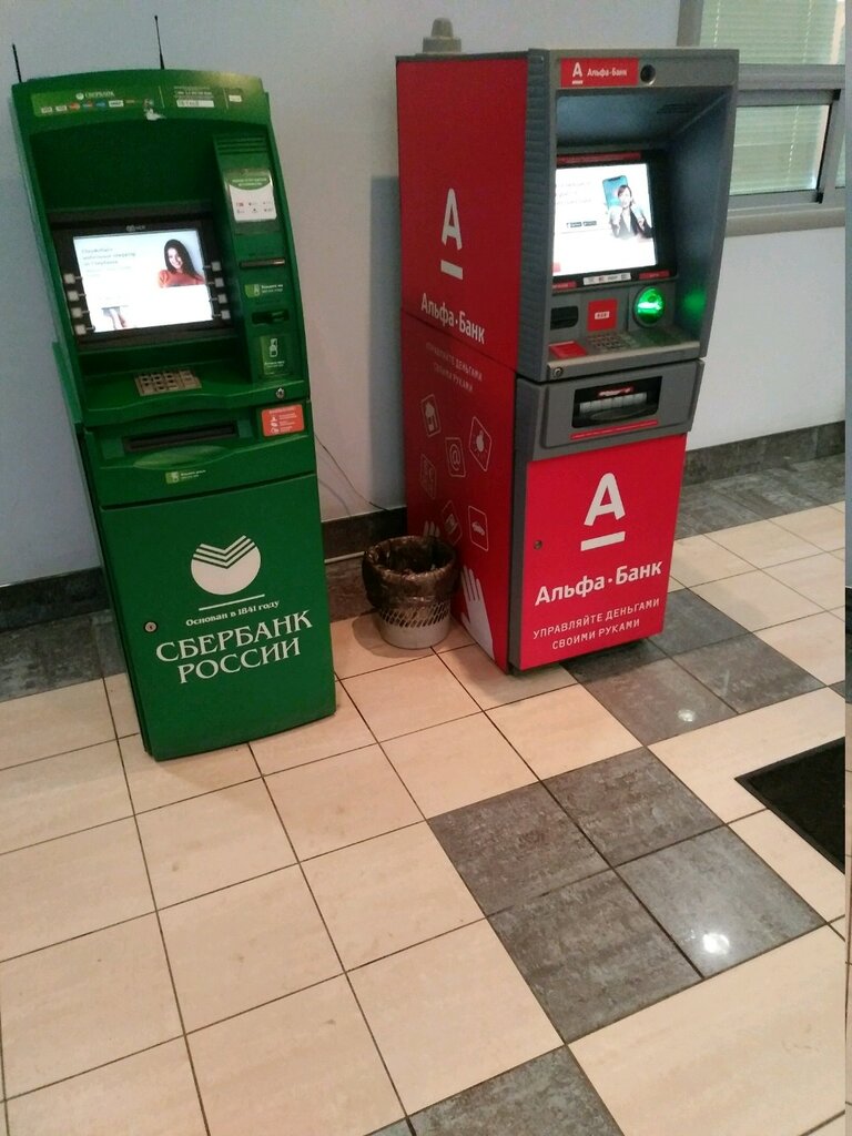 ATM'ler Alfa-Bank, Moskova, foto