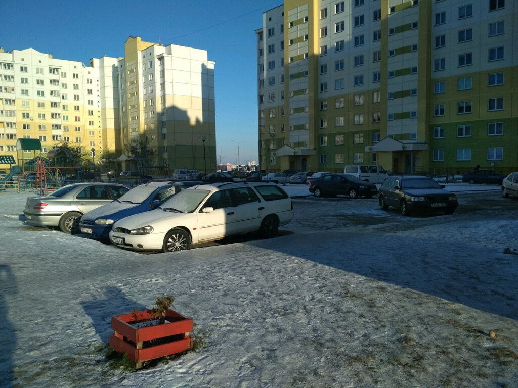 Otoparklar Parking lot, Grodno, foto