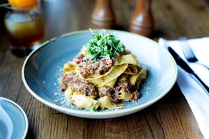 Lucy's American Tavern (United States, Dorchester, 13 Granite Ave), bar  Boston'dan