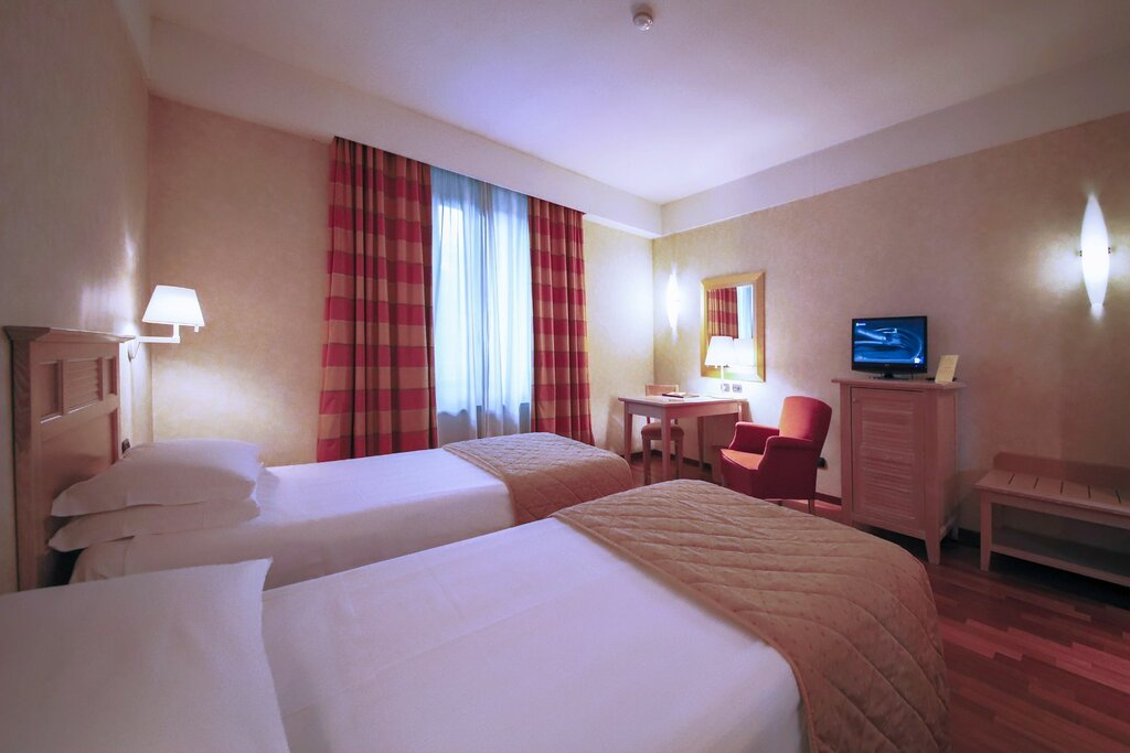 Otel Monica Hotel Fiera, Lombardiya, foto