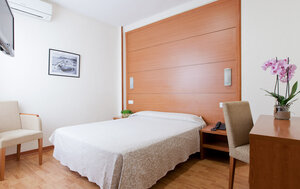 Hotel Centro Mar (Comunidad Autónoma de Valenciana, Alicante, Benidorm, Calle Gats), otel  Benidorm'dan
