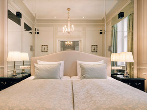 Hotel Sacher (Philharmonikerstraße No:4, Wien, Vienna), otel  Viyana'dan