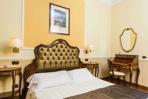Bristol Palace (Italia, 16121 Genova, Via XX Settembre, 35 ), otel  Cenova'dan