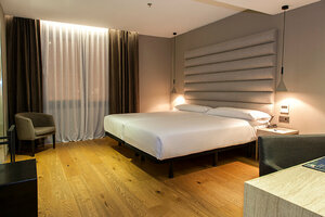 Hotel Zenit Vigo (Av. Gran Vía, 1, 36204 Vigo, España), otel  Vigo'dan