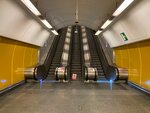 Narodni avenue metro station (Purkyňova No:2121/3), metro istasyonu  Prag'dan