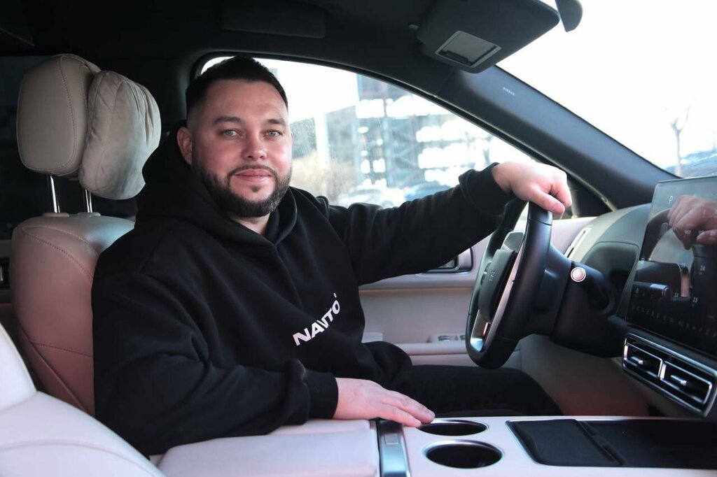 Otomobil açık artırması Navin Auto, Vladivostok, foto