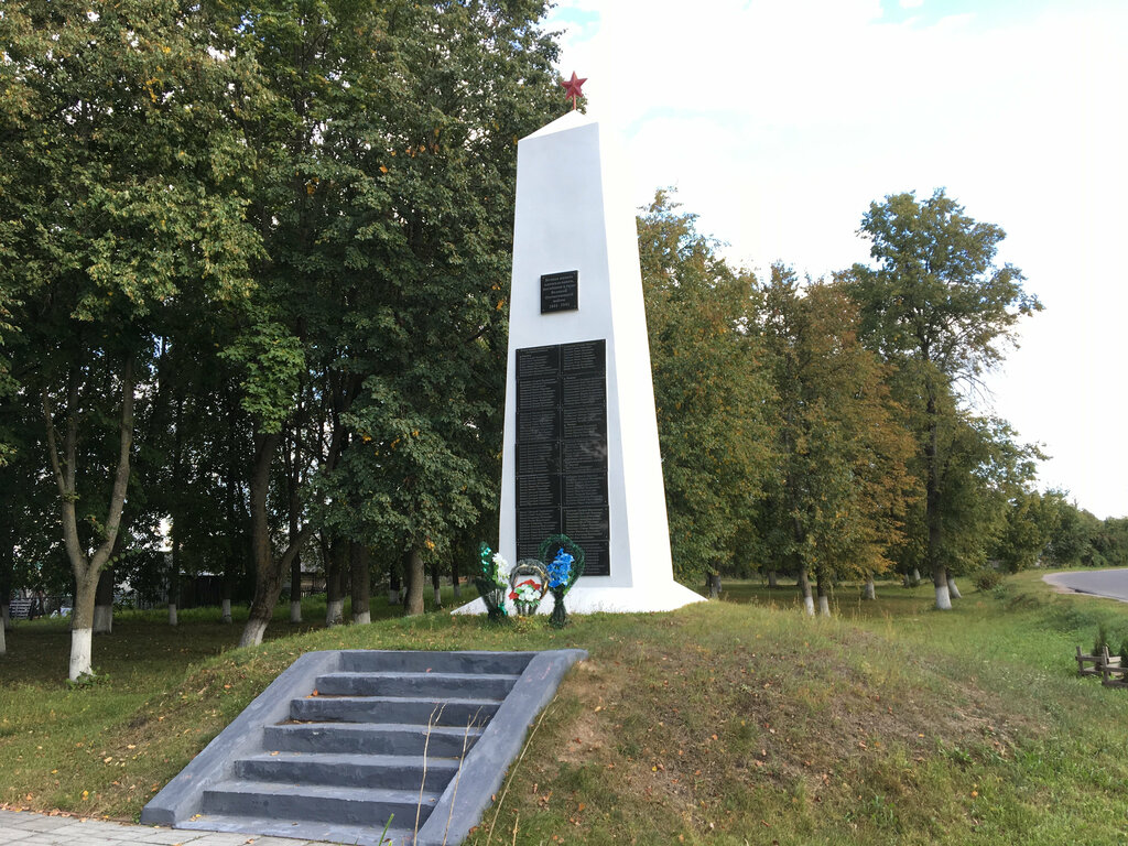 Anıt, heykel Землякам, Brestskaya oblastı, foto