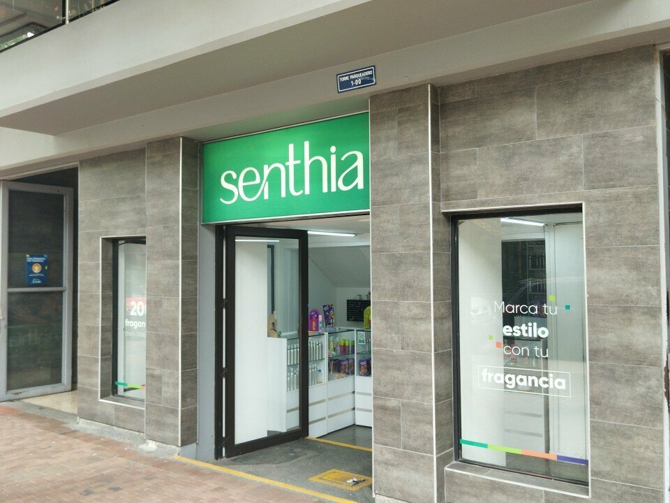 Kozmetik ve parfümeri mağazaları Senthia, Cali, foto