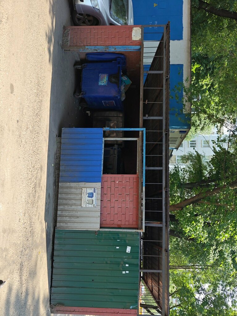 Ayrı çöp toplama noktası Waste sorting, Moskova, foto