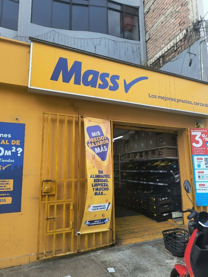 Otomobil yedek parçaları Mass, Lima, foto