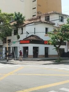 Dunkin' Donuts (Valle del Cauca, Municipio de Santiago de Cali, Comuna 2, Avenida 5, 17-NORTE-64), fast food  Cali'den