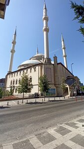 İlim Sarayı Cami (İnkılap Mah., Hatip Cad., No:2, Ümraniye, İstanbul), cami  İstanbul'dan