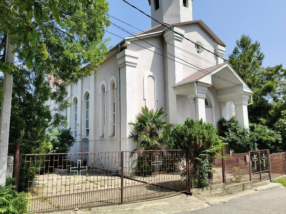 Katolik kiliseleri The Parish of the Holy Apostles Peter and Paul, Tuapse, foto