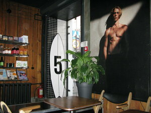 Surf Coffee X Mdt (Rubinshteyna Street No:9/3литА), kahve dükkanları  Saint‑Petersburg'dan