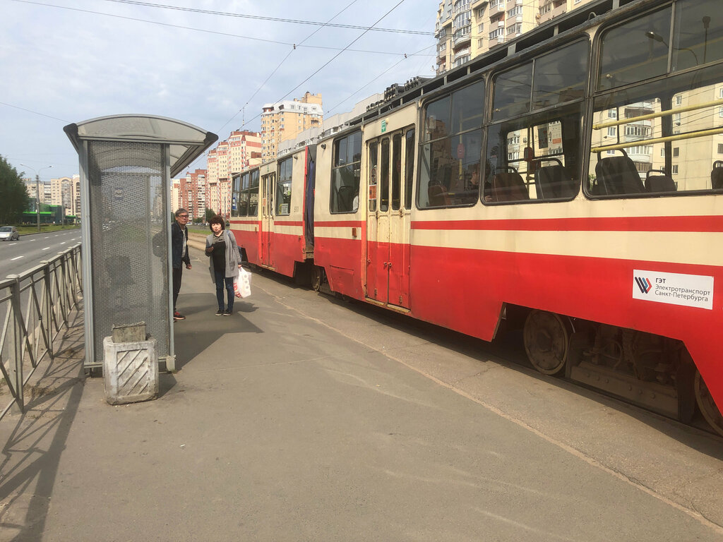 Toplu taşıma durağı Торговый комплекс Лента, Saint‑Petersburg, foto