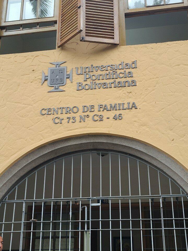 Yönetim ofisi Upb Family Center La Casa Amarilla, Medellin, foto