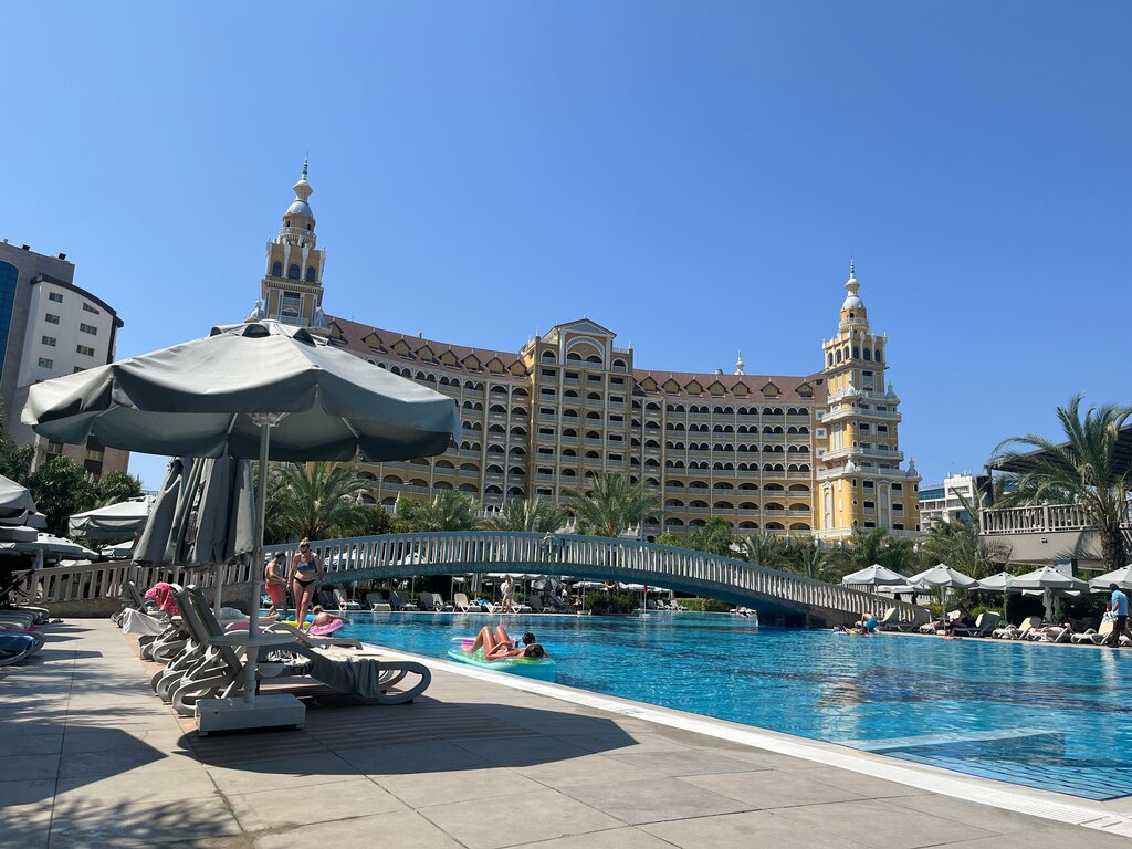 Konut blokları Royal Segınus Hotel İnşaatı, Antalya, foto
