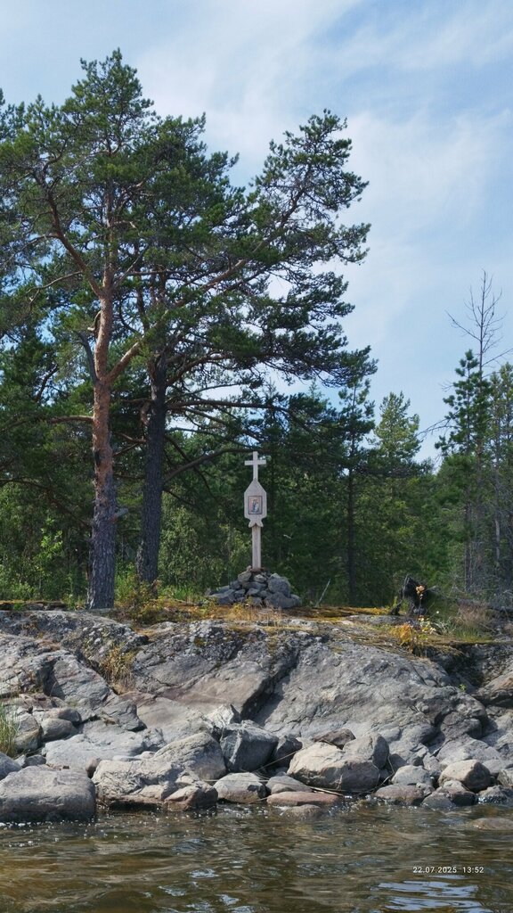 Anıt, heykel Крест, Karelya, foto