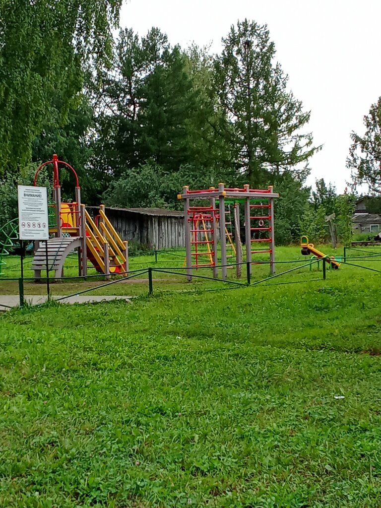 Oyun alanı Playground, Vologodskaya oblastı, foto