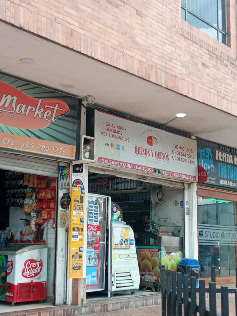 Market Quesos & Quesos - Distribell, Bogota, foto