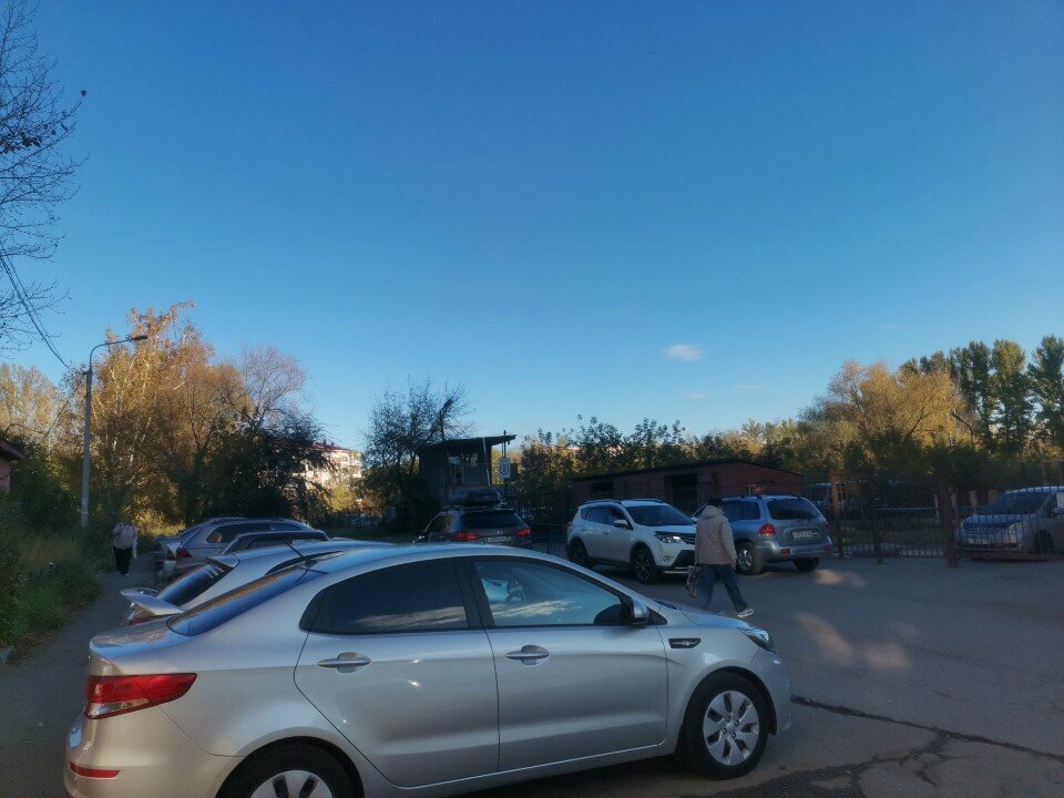 Geçiş noktaları, güvenlik kontrol alanı Parking lot, Omsk, foto