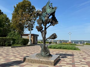 Скульптурная композиция Клён, посвящённая популярной песне ВИА Синяя птица (Samara, Maksima Gorkogo Street), park, sokak heykeli  Samara'dan