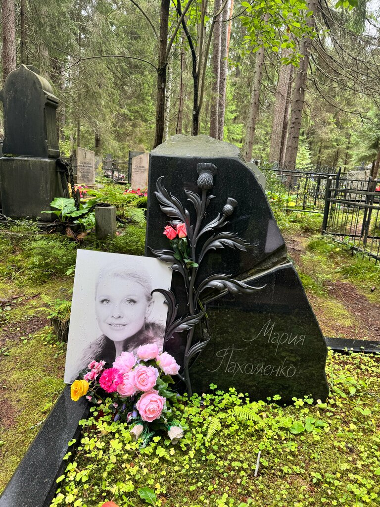 Ünlü kişilerin mezarları Актриса Ургант Нина Николаевна, Saint‑Petersburg, foto