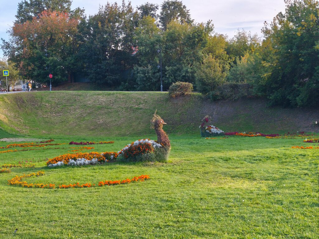 Park, sokak heykeli Павлин, Sergiyev Posad, foto