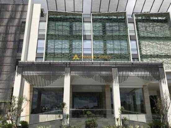 Otel Pyramid suites Hotel, Banjarmasin, foto