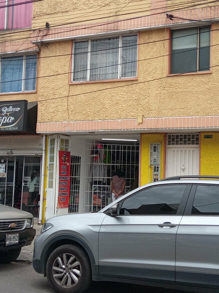 Motosiklet yedek parçaları Repuestos Y Lujos La 71, Bogota, foto