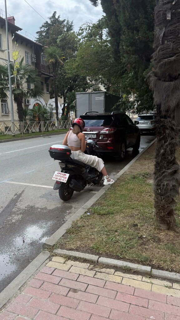 Kiralama noktası Rent moped, Soçi, foto