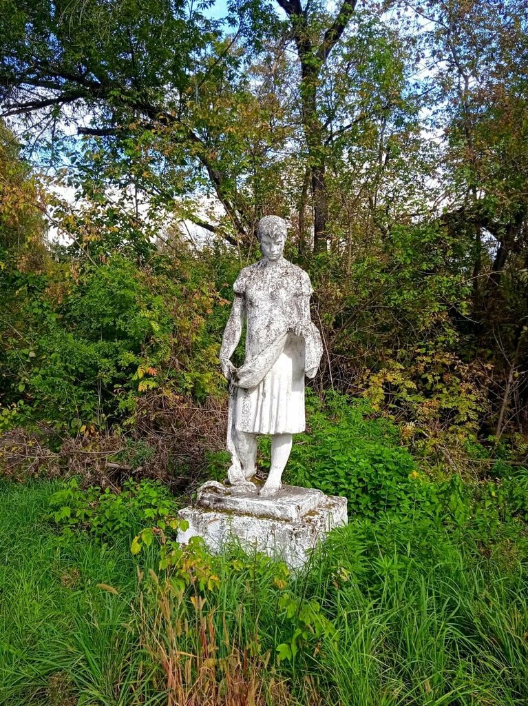 Park, sokak heykeli Ткачиха, Puçej, foto