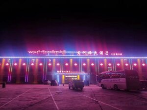 Madoi Huangheyuan Grand Hotel (200 meters west of Hongyuan Gas Station, Three-way Intersection, Machali Town), otel  Çinghay'dan