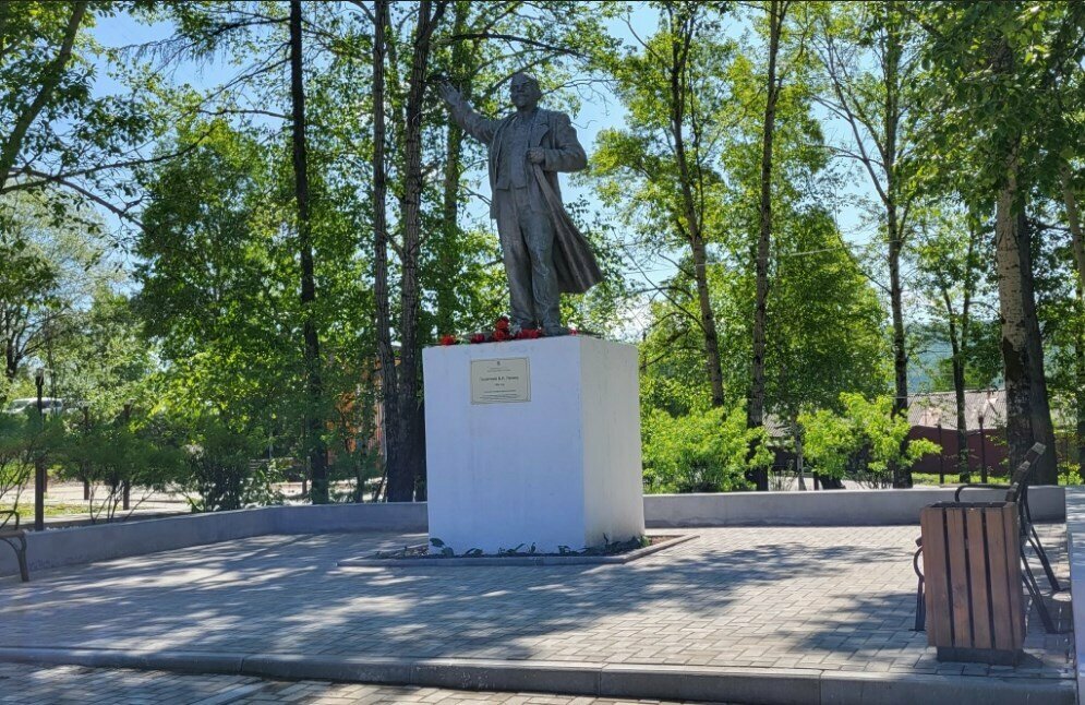 Anıt, heykel В.И. Ленин, Tynda, foto