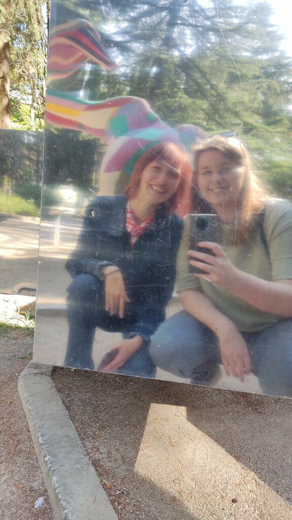 Park, sokak heykeli Собаки, Aluşta, foto