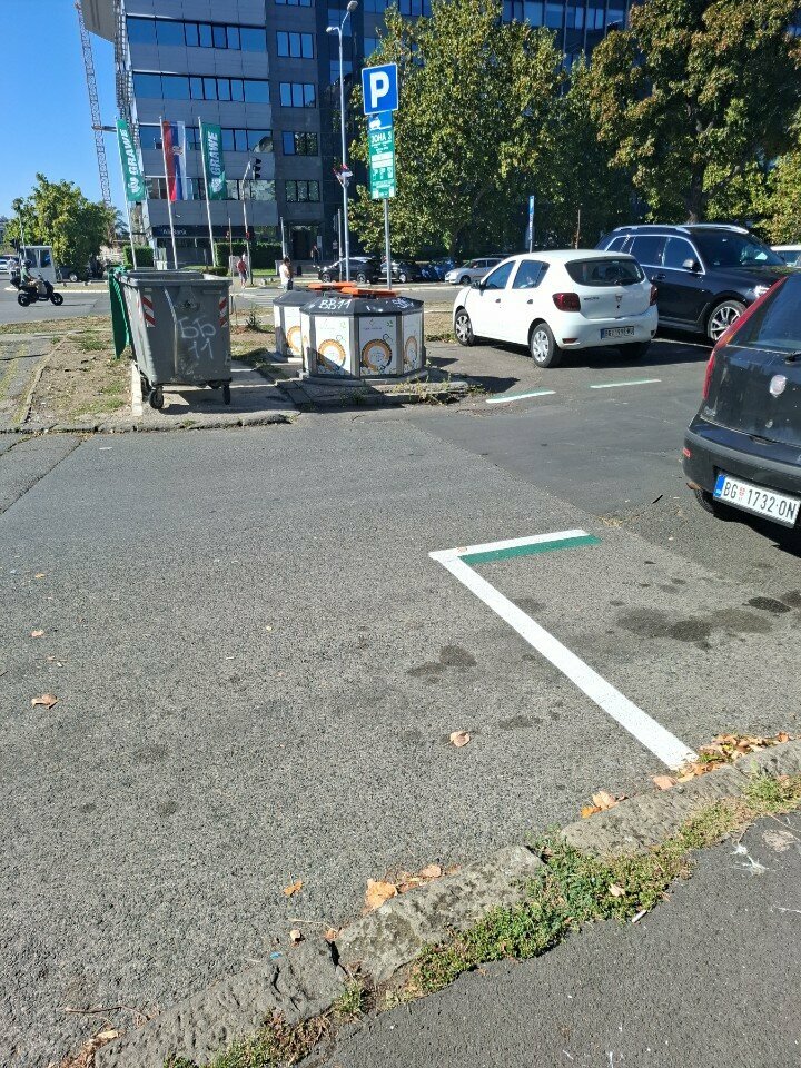 Ayrı çöp toplama noktası Mixed recyclate, Belgrad, foto