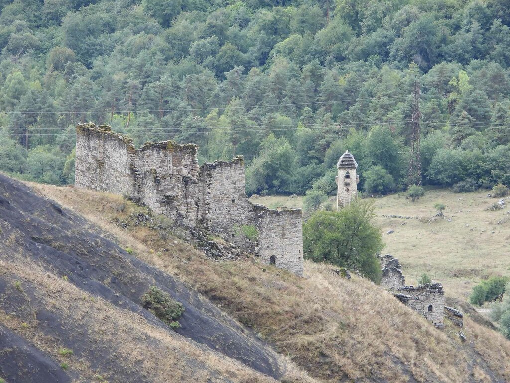 Turistik yerler Башня Верхний Кхарт, İnguşetya, foto