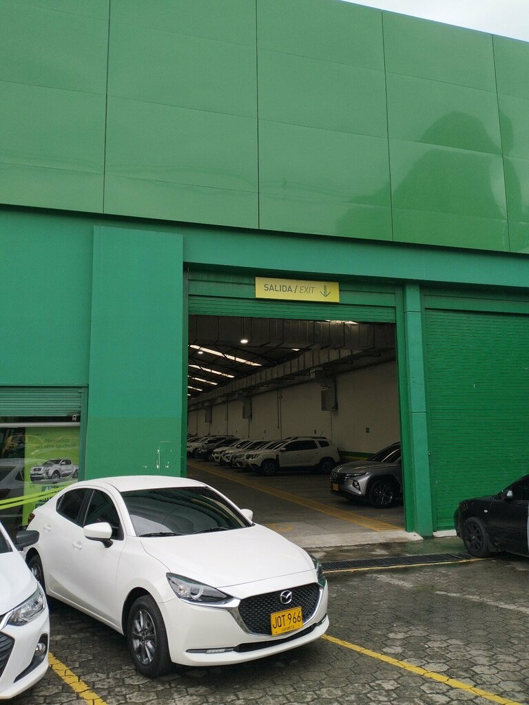 Oto kiralama Localiza Rent a Car Industriales, Medellin, foto