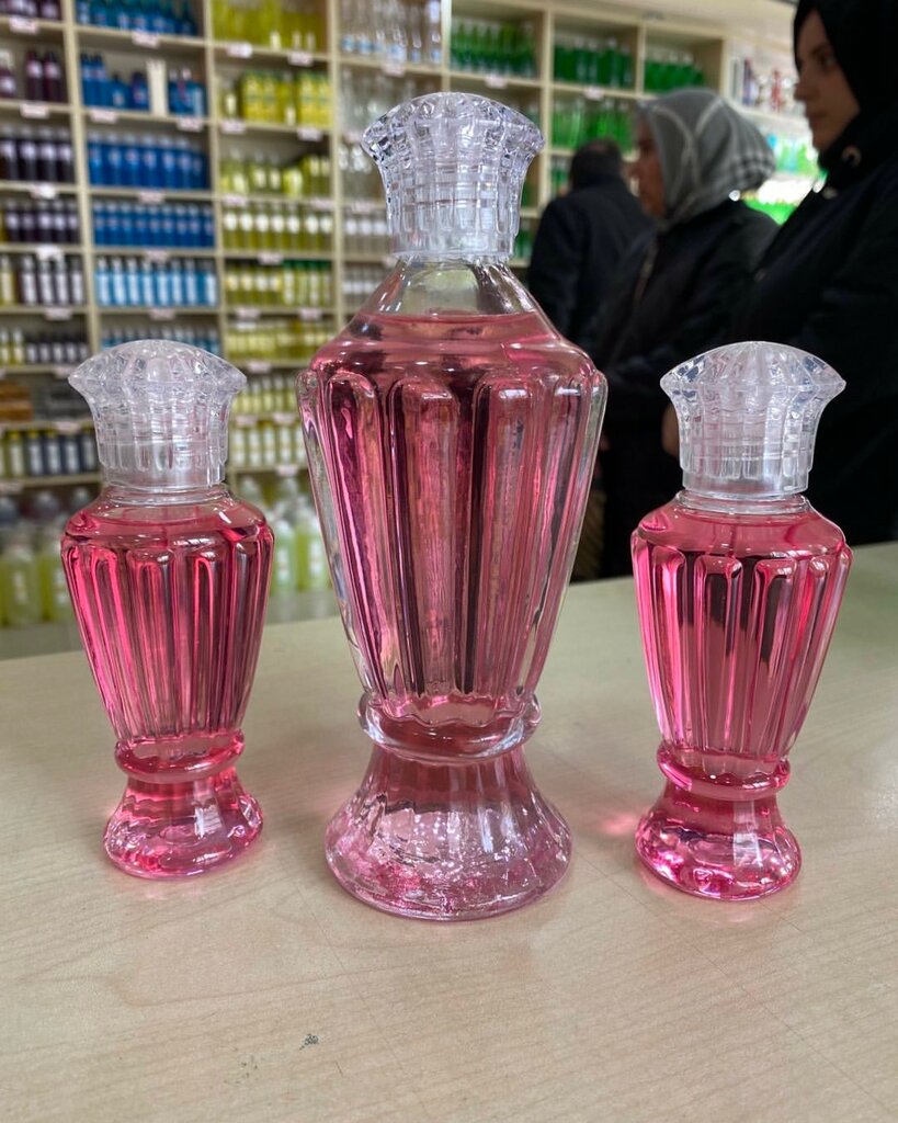 Kozmetik ve parfümeri mağazaları Yalova Geceleri, Yalova, foto