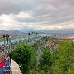Isparta Seyir Tepesi (Isparta, Isparta Merkez, Bahçelievler Mah., 3035. Sok.), dağ zirvesi  Isparta'dan