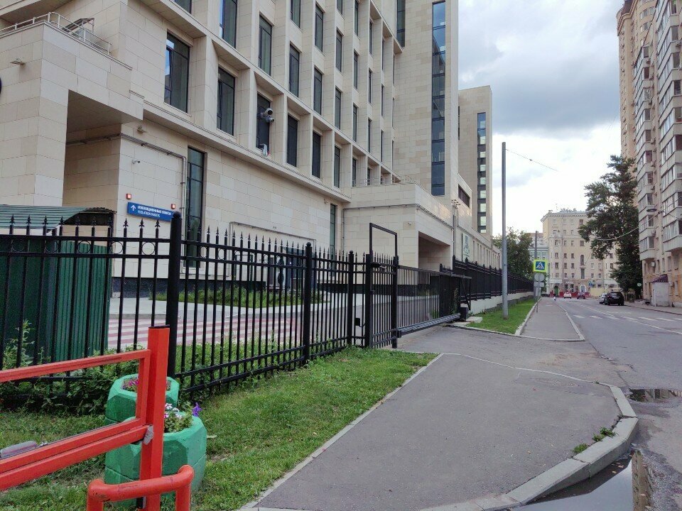 Geçiş noktaları, güvenlik kontrol alanı НИИ скорой помощи имени Н. В. Склифосовского, КПП № 10 Служебный, Moskova, foto