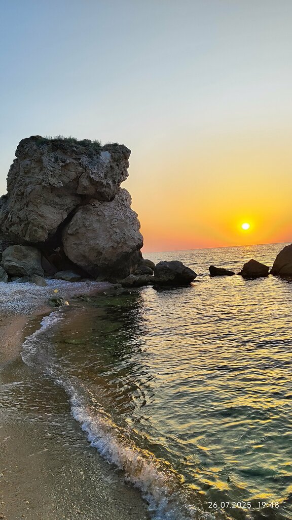 Plaj Дикий пляж, Kırım Cumhuriyeti, foto
