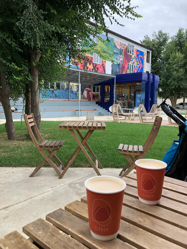 Kahve dükkanları Skver21, Kızılyurt, foto