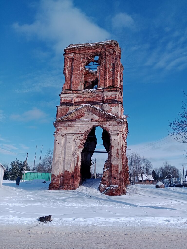 Çan kulesi Колокольня храма Троици Живоначальной, Novgorodskaya oblastı, foto
