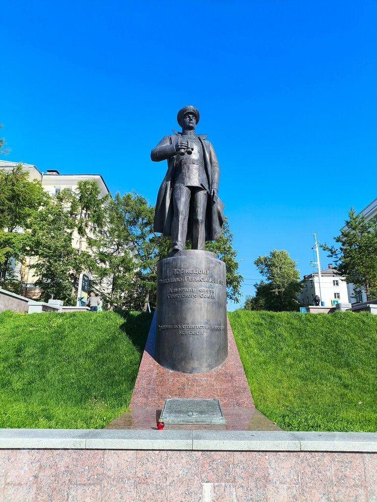 Anıt, heykel Н.Г. Кузнецов, Arhangelsk, foto
