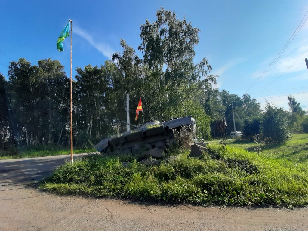 Teknoloji anıtı Памятник боевой машине пехоты БМП-1, Çeliabinskaya oblastı, foto