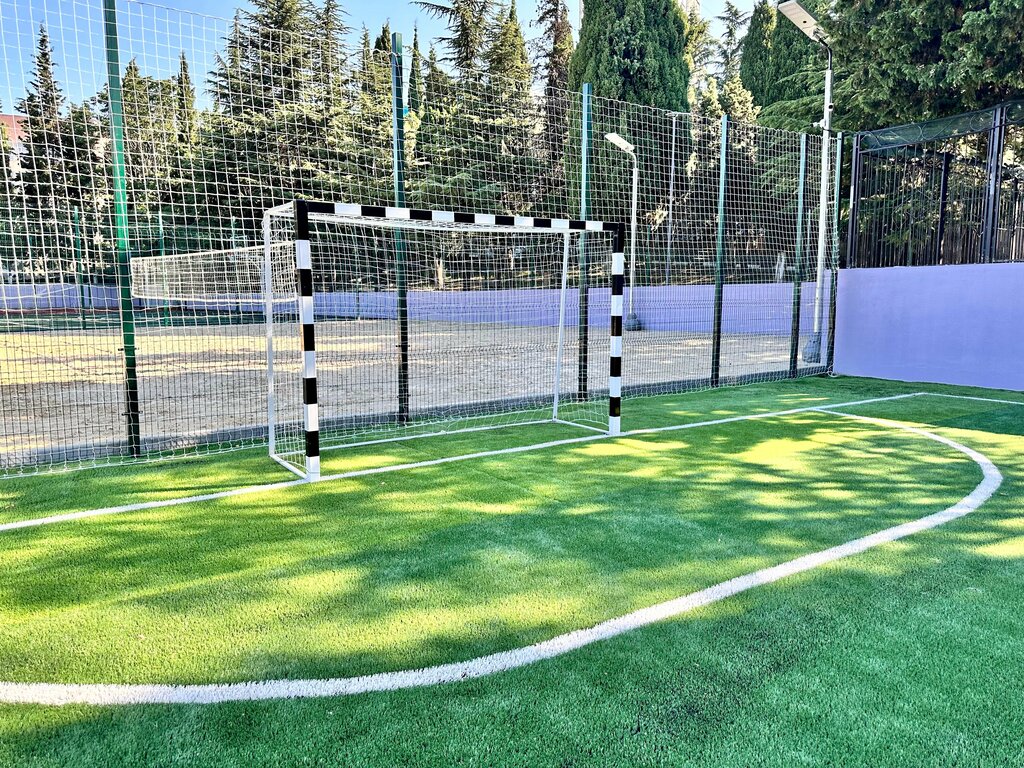 Spor alanı Футбольное поле, Aluşta, foto