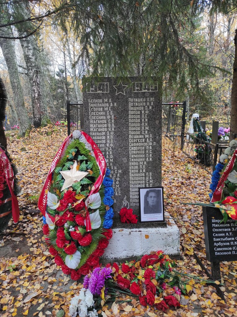 Anıt, heykel Братская могила, Saint‑Petersburg ve Leningradskaya oblastı, foto