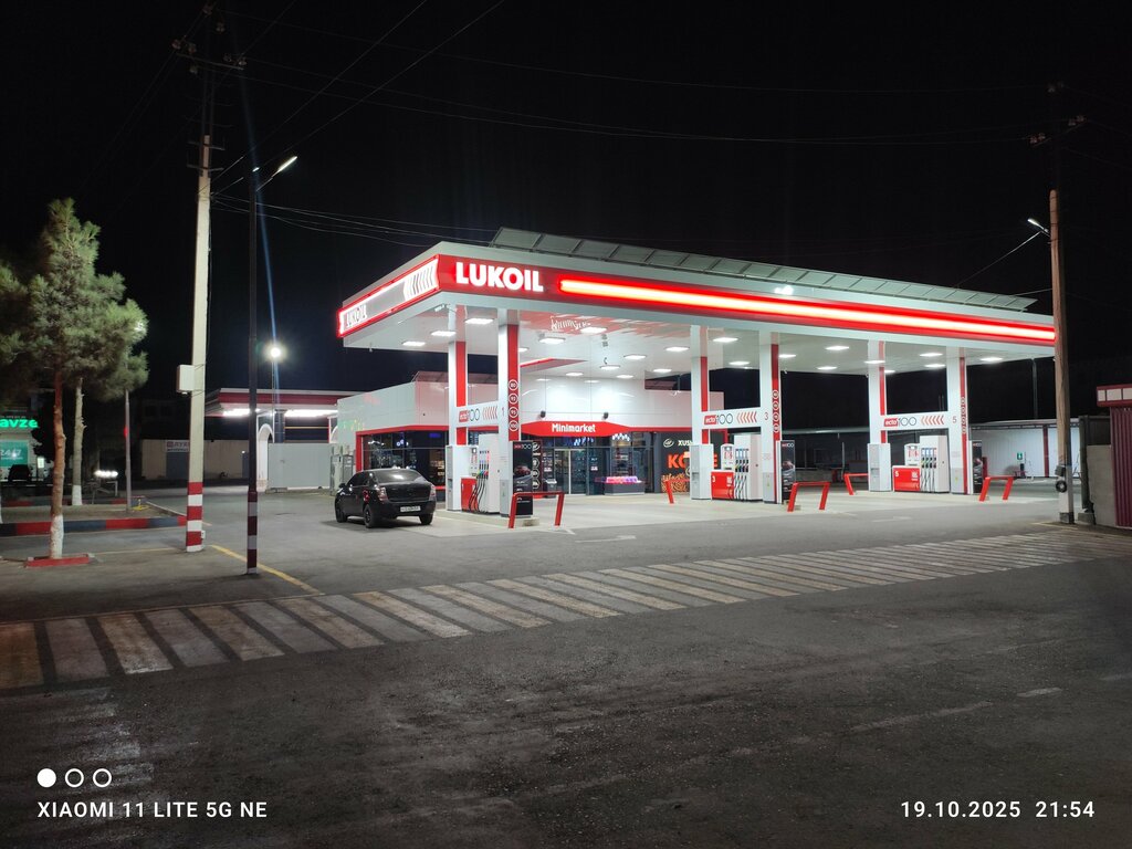Benzin istasyonu Lukoil, Buhara, foto