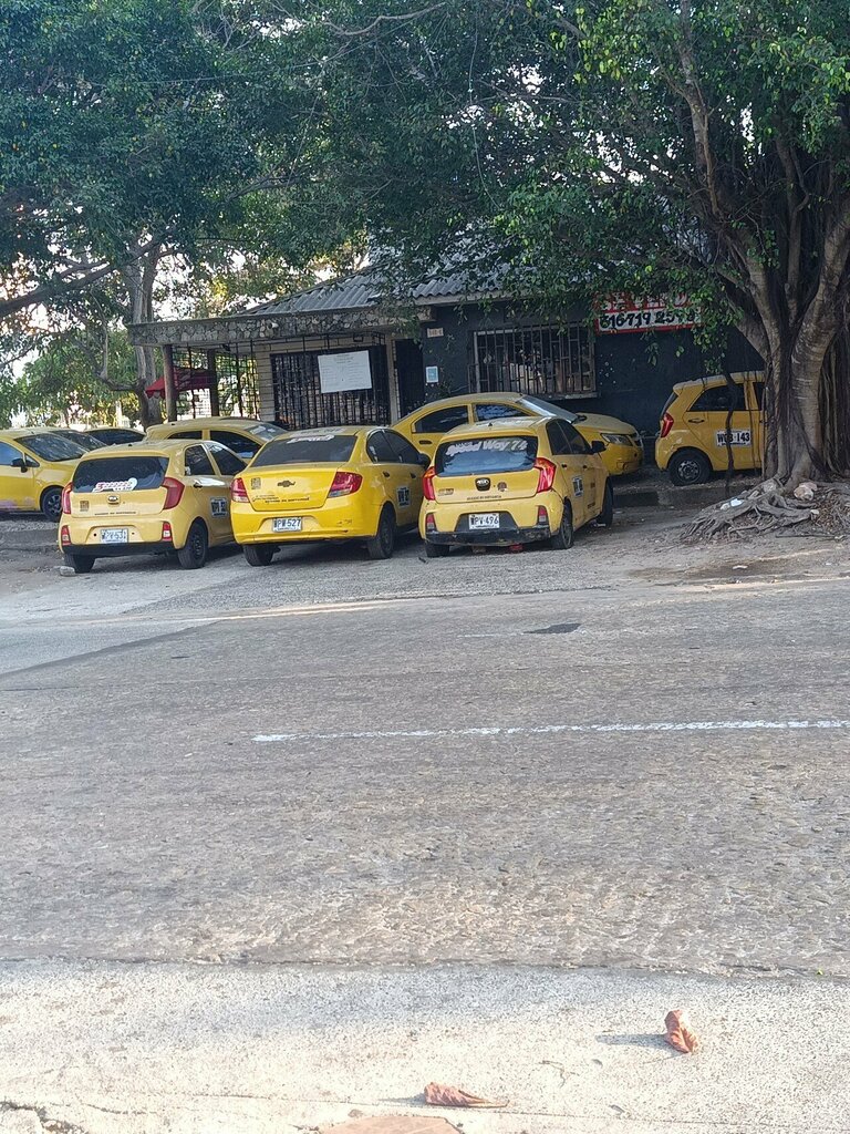 Otomobil servisi Refactaxis, Barranquilla, foto